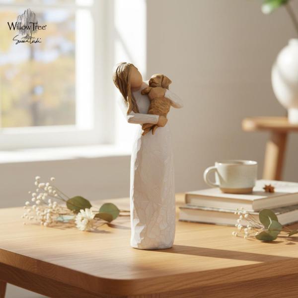 子犬は、あふれるほどの喜びと、少しの混乱を家にもたらし、そして時間をかけて、その関係はどんどん甘くなっていきます。友人であり、遊び相手であり、従順な番人でもあり…。わたしたちの顔を見るといつでも喜びをいっぱいにして、決して飽きることがありま...