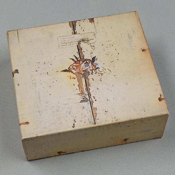 【発売日：1993年09月25日】これまでの3枚のアルバムに、未発表ライヴ・テイクや幻のシングルを入れたホワイト・ジャケットのボーナス盤も加えた4枚組を48ページ・ハードカバー・ブックレット付きでボックスに収めた初回限定完全永久保存盤。CD...