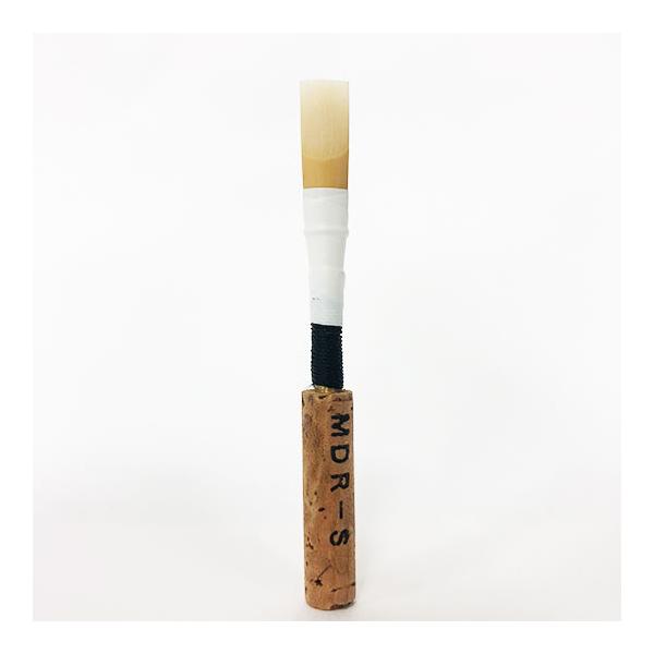 市原満仕様の設定で、どのメーカーの楽器にも合うように作られた、スタンダードの名前の通り、音色、抵抗感等全てにバランスのとれたノーマルなリード。初心者からプロまで、幅広い方にご利用いただけます。使用チューブ：Guercio d12/46※すべ...