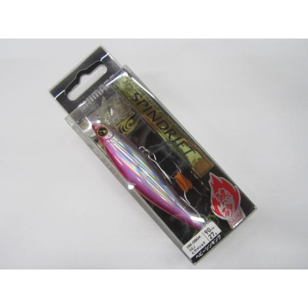 タフコンサーフのスペシャリストに新色が追加。ヘビーシンキング用に1から設計した独自のオフセットリップを搭載。アクション時にリップ裏面がスタビライザー効果を発揮。水を切りすぎない事でルアーの暴れを抑え、アクションが安定しました。加えてボトムコ...