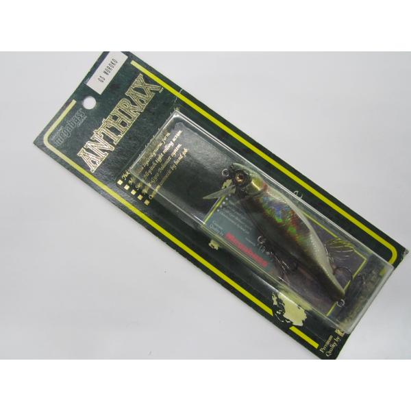 アンスラックスは、ローラージャイロ・バランサーシステム（PAT.P）によって、シャフトバランサー上を転位するボールウエイトが甲高いクリックサウンドを発生させ、多彩なマルチアクションを演出するウェイクベイト。スローリトリーブでは、水面でスーパ...