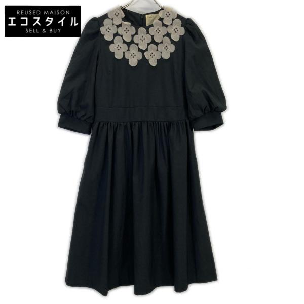 【商品情報】商品番号：2777100000159685ブランド）プ―プレ / peu presタイプ）ブラック×ベージュ フラワーコサージュ ワンピースカラー）ブラック素材）ポリエステル【サイズ】肩幅：33cm着丈：107cm身幅：43cm...
