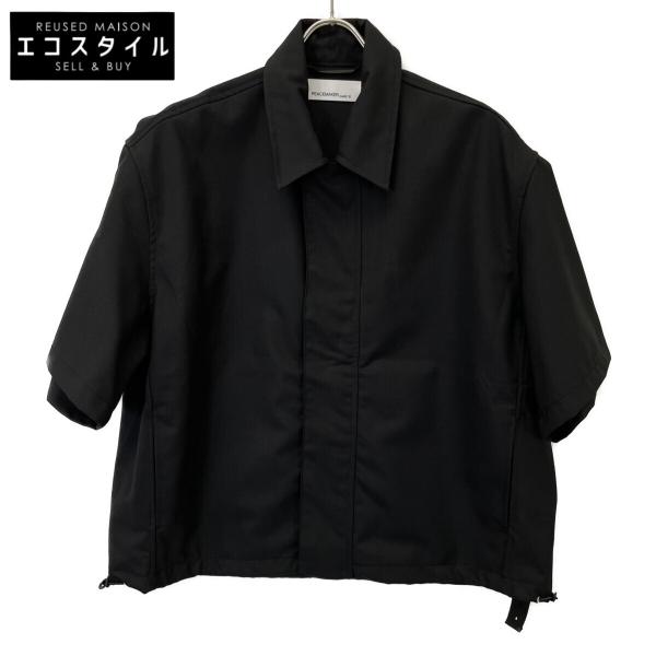 ■商品番号：2888800000019583■商品情報ブランド）ピースメーカータイプ）PCM10S05AWO001099 ブラック TECH SHIRTカラー）ブラック素材）ポリエステルサイズ）表記サイズ：S肩幅：53.5cm着丈：68.5...