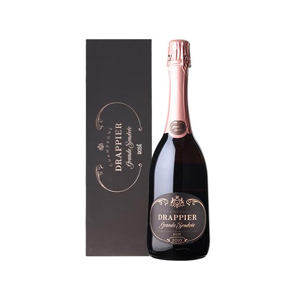 ウルヴィル村のピノ ノワールを中心にクラマンのシャルドネ、モンターニュ ド ランスのシャルドネを使用。ジュラシック期キンメリジャン土壌のピノ ノワールは熟度が高い上に、ミネラル分も多く含んでいる。「グラン・サンドレ」の区画は樹齢が高く、真南...