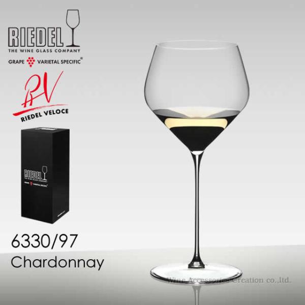 ■リーデル・ヴェローチェシリーズボウル内の表面積が大きくなるため、ワインを充分に空気と触れ合わせ、ワインが持つ複雑なアロマをバランスよく引き出すことができます。細くて長いステム(脚)と薄いボウルを備え、まるでハンドメイドグラスのような繊細で...