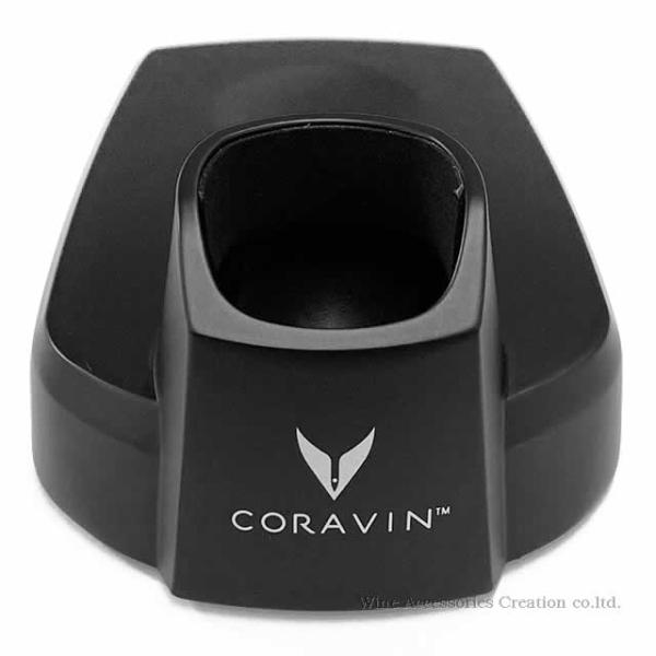 ■CORAVIN コラヴァン ベーススタンドコルクを抜かずにワインが注げる革新的ツール「コラヴァン（CORAVIN）」１台を立てて置けるスタンドです。コラヴァンのカプセル収納部分をスタンドの穴に差し込むだけ、取り外しも簡単なのでディスプレイ...