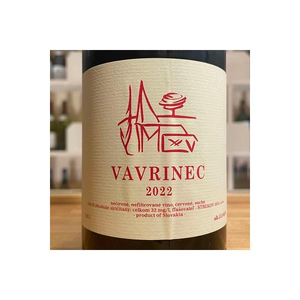 収量は21ｈｌ/ha。表面は泥、ローム。カルシウムを多く含む土壌で石灰岩も見られます。畑はVad、スティックヴィンヤードです。収量は14hl/ha。2022年は9月22日に収穫。温度コントロール無しで開放桶で発酵。220Lの古樽で11か月熟...