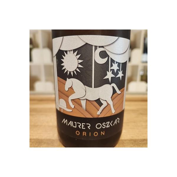 スレム地区のFru〓ka Gora山にある Krisztus vineyard。ドナウ川を見渡せる景観です。泥、石灰、堆積岩、火山岩。海抜250〜280m。bush vineyardが0.5haで2008年植樹、四方を森に囲まれ剪定をしない...