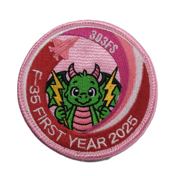 小松基地　第３０３飛行隊ワッペン　F-35 FIRST YEAR 　裏面ベルクロ付です。/サイズは、約Φ85mm/F35 FIRST YEAR
