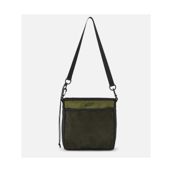 『REPURPOSED FOR PURPOSE』 工場に残る廃材を有効活用しアップサイクルしたHARVEST COLLECTION  製品番号 1032385  特徴 引手の大きなジッパー開閉のコンパートメントでB5サイズを収納可能 内部が...