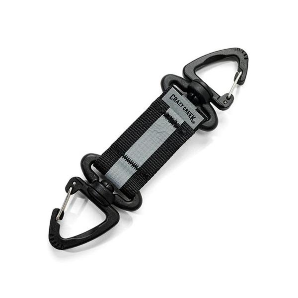 両側にカラビナ付きで鍵の収納や取り外しが簡単なキーホルダーです。 リフレクター付きで夜間の視認性もアップ！バッグやベルトループに取り付けて便利に使えるアイテムです。  CRAZY CREEK クレイジークリーク ライトオン ダブルカラビナ ...