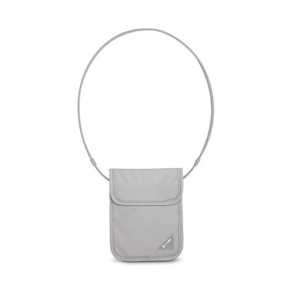 スマホ、カードを首から目立たず下げて 収納できる、セキュリティ抜群の薄型ポーチ。  切り裂き防止ストラップとRFID素材が、 スキミングや盗難のリスクから大切な貴重品を 守ります。  ■SPEC■ ・サイズ：H17cm×W13.5cm×D0...
