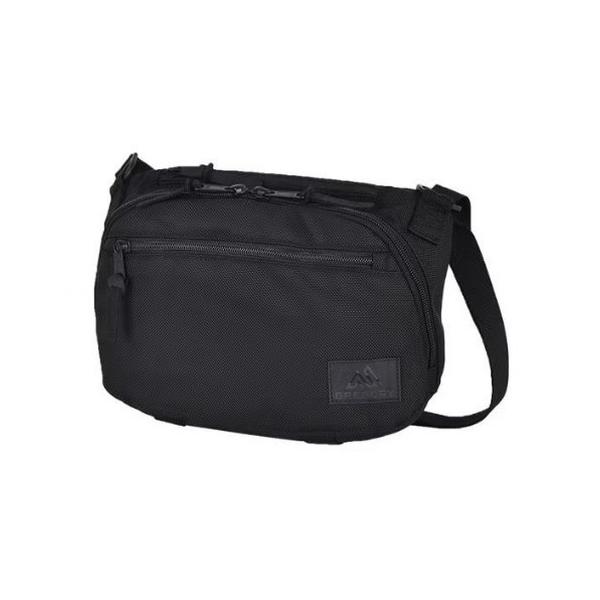 ラージサイズのトランスファーショルダーL（TRANSFER SHOULDER L）はショルダーポーチながら日常の必需品を十分に収納できる十分な容量であなたの活動をサポートします。フロントポケットとトップアクセサリーポケットの2つのジッパーポ...