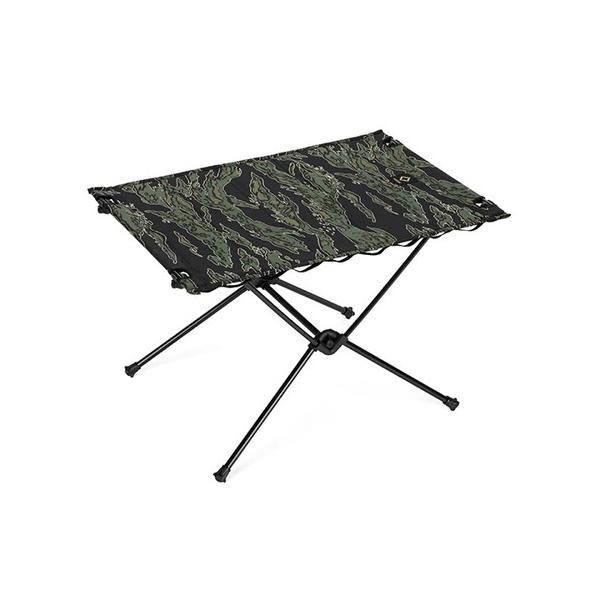 タクティカルチェアにぴったりなタクティカルテーブルSよりも、一回り大きな折り畳み式のテーブルです。 X-Ray Tiger Camoカラーはシューズのカスタマイズやストリートアパレルのデザインを得意とするSBTG(Sabotage)のブラン...