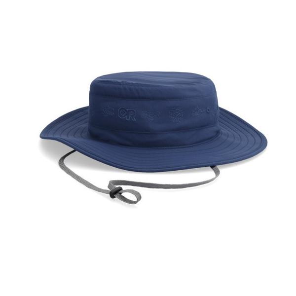 ヘリオス・サン・ハットの兄妹で、より軽量な生地を使用しています。フラットなクラウンと広いつばで360度日差しを防ぐブーニースタイルのハットです。UPF40+の生地と刺繍で、夏の日差し対策に最適です。■SpecsProduct :#19842...