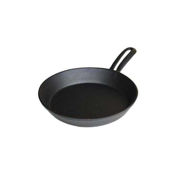 パイロマスターと相性抜群のスキレットです。 使い込むほどに、使いやすく。 『焼く』『煮る』『揚げる』 鋳鉄ならではの高い蓄熱性が調理の幅を広げます。 鋳鉄製なのでムラなくふっくら焼きあがります 粘りのある材料を均一な密度で成形することにより...