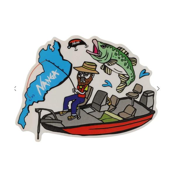 味わいのある手書きのイラスト  手描きによる動きのある線、ポップな色つかい、遊び心を大切にしながらアウトドアアートを制作されているウシオダヒロアキ氏に制作を依頼した、遊び心溢れるNANGAのステッカー。釣り、焚火、ロッジ、犬と4種の柄で展開...