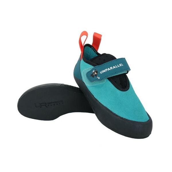 全てのキッズクライマーのためのクライミングシューズです。 シングルベルクロとスプリットタンの組合せは、安全で正確な フィット感を得ることができると同時に、子どもでも簡単に シューズの着脱が可能です。  立体成形されたノンマーキングラバー・ア...