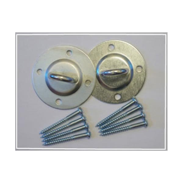 梁など垂直にかける金具です。チェア・ハンモック共通です。チェアの場合、1ケでも取付可能で見た目にも綺麗なのですが、荷重が垂直にかかり抜けるリスクが増しますので2点での設置をおすすめします。左右半分ずつ荷重がかかるためこの金具を左右に付けた場...