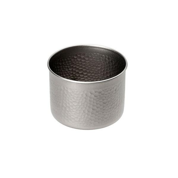 焚火の前にドカッとあぐらをかいて酒を呑む山賊をイメージしました。 極薄のチタンに槌目を入れるのは世界初！！ 燕の伝統工芸品の槌目を忠実に再現しています。 もちろん、ULスタイルの時の湯沸かしカップとして使っても雰囲気バツグン このGubiG...