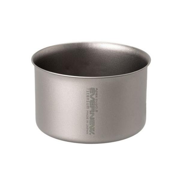 軽ければ良いというわけではない。 しかし、その先に見えてくるものがあるの ではないか？ チタンカップの頂点を目指し、チタン絞り 加工の限界へ挑戦。 アウトドアブランド初* の僅か0.2mm 厚の チタンをカップ状にすることに成功。 その驚異...