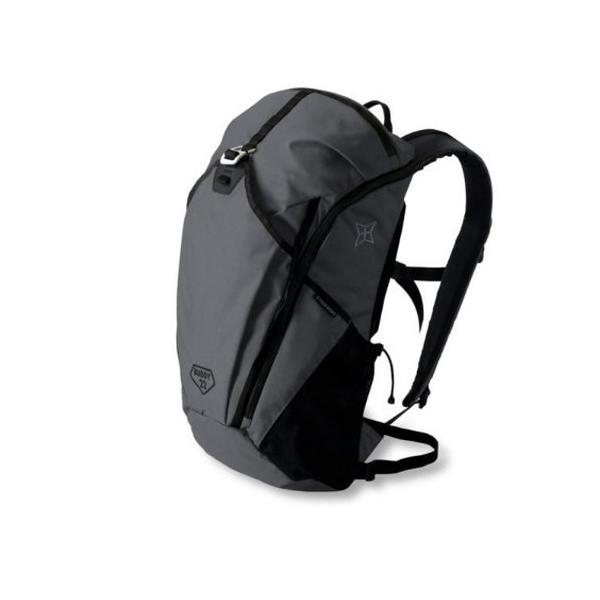 軽くてタフな相棒です  軽量コンパクトな道具で山をとことん楽しむ、そんな気持ちになるバックパックをデザインしました。背負い心地と使い勝手の良さが自慢です。  2022年発売モデルから、「モスグリーン」のカラーが追加されました。  サイズ 5...