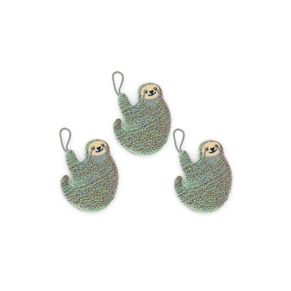 ナマケモノモチーフのスポンジ3個セット。乾燥時に便利なストラップ付。ぶら下がる様子が非常にかわいらしい。SIZE：W10×D2×H13cm 爆買