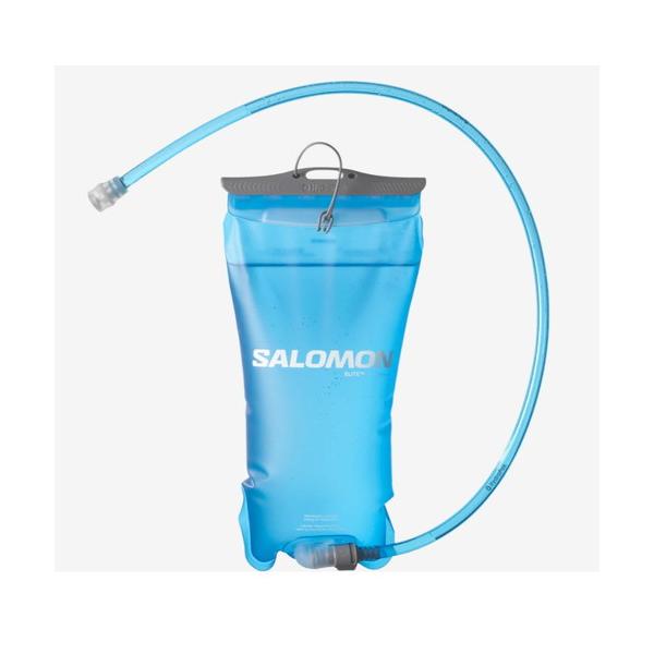 走行中に水分やエネルギーを補給できる  SOFT RESERVOIR 1.5L はトレイルに最適。  飲むと圧縮されるので、水が跳ねたり揺れることも ありません。 リザーバーにはソフトな素材を採用。 ルーティングがより短く、スライダーのグリ...