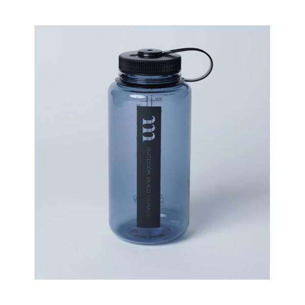 ナルゲンの広口1.0L グレーのムラコ別注モデル。ボトル側面にmロゴを配しました。 キャップはループ付きになっていて、落として紛失しないのもうれしいポイント。飲料はもちろん、お菓子や行動食を入れて使うこともできます。 材質は透明性、強度、耐...