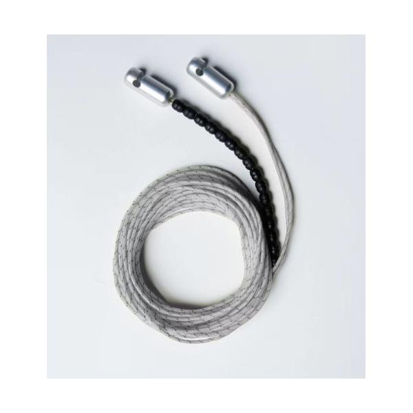 中型タープのポール間などにも使えるようになりました。  HANGING LINE (ハンギングライン)は、衣類の乾燥や ランタンなどの小物収納に便利なコード。 コードにフックを掛けスライドさせることで簡単に テンション調整ができます。 テン...