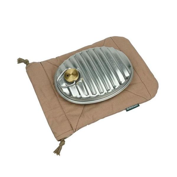 大正12年生まれマルカ湯たんぽ、先人が伝えた快眠の知恵と進化するクオリティ。SG基準合格の金属製湯たんぽ。こだわり続けた直火対応湯たんぽだから秋冬キャンプや普段使いにも。■SPEC湯たんぽ本体サイズ：W133×D172×H55mm生産国：湯...