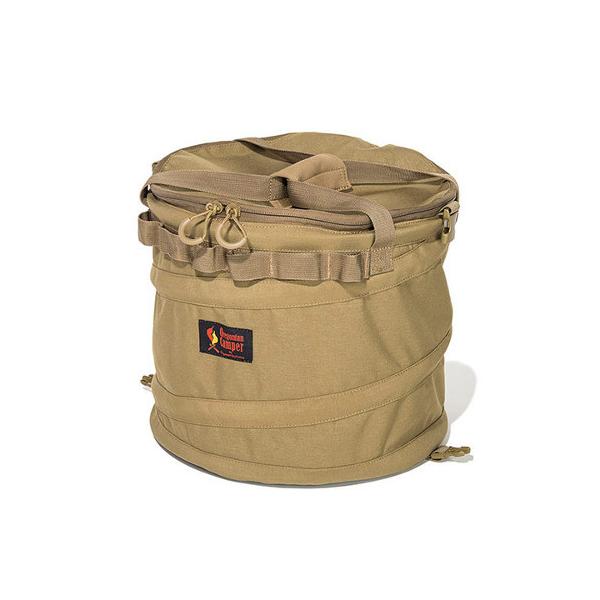 スタンダードタイプよりもワンサイズ小さいモデル、テントイン ポップアップ トラッシュボックスです。テント内での使用をイメージした、折りたたみ式のゴミ箱。内側のスナップボタンで、ゴミ袋を固定することができます。袋を分けて装着すれば分別も可能。...