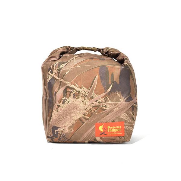 メスティンラージを2つ、保温できるウォームキーパーです。メスティ1つでもOK(画像2枚目)。メスティンでの調理時に、蒸らす作業にとても便利です。内部はフォーム入りのアルミフィルム仕様で、保冷剤を入れるとソフトクーラー替わりにもなり、汚れも簡...