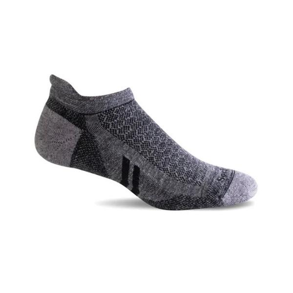 アーチサポート、指先のシームレス、踵が ずれにくい立体編み（Yヒール）などスポーツや フットネスでの使用に適したソックス設計。 さらに中圧力（15-20mmHg）の着圧機能は最高の パフォーマンスの維持と共に回復を早めるのに 役立ちます。 ...