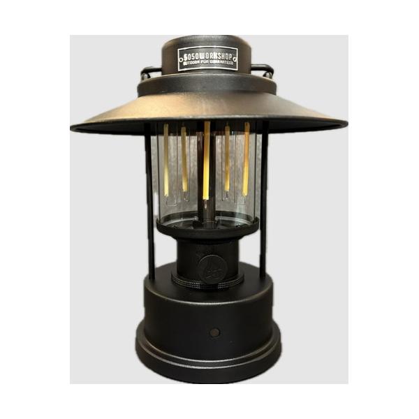 レトロな見た目に便利な機能が搭載された LEDランタン。  ノスタルジックなフィラメント調のLEDを採用。 どのシーンでも存在感を発揮してくれます。 調光ダイアルを長押しでON/OFF操作、短押しで 発光パターンの切り替え、ダイヤルを左右に...