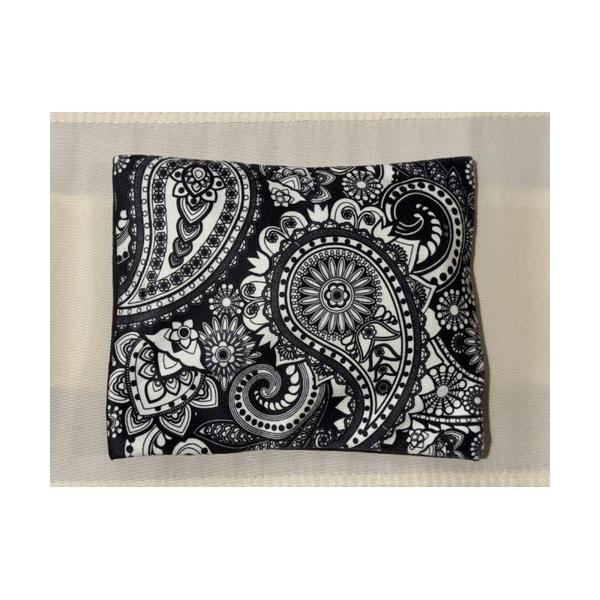 お湯の入れ替え不要で繰り返し使えるエコで経済的な蓄熱式湯たんぽ。充電コードは取り外して持ち運べるので電源さえあれば、アウトドアでの使用も◎。約15分の充電で6時間ほど暖かいので、朝までぬくぬく。暖房器具の様に乾燥がないので快適に使用いただけ...