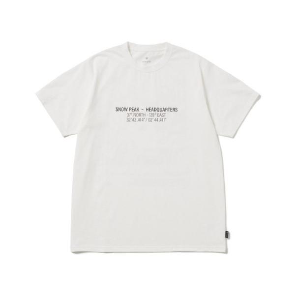 地形図グラフィックが目を引く、やさしい着心地の 半袖Tシャツ  キャンプの拠点として知られる Snow Peak Headquartersの座標と地形図をモチーフ にした、半袖クルーネックTシャツです。 フロントには地形図をベースにしたグラ...