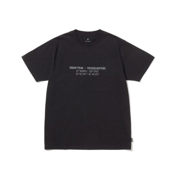 地形図グラフィックが目を引く、やさしい着心地の 半袖Tシャツ  キャンプの拠点として知られる Snow Peak Headquartersの座標と地形図をモチーフ にした、半袖クルーネックTシャツです。 フロントには地形図をベースにしたグラ...