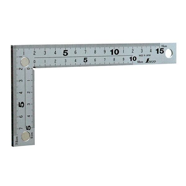 高所作業で曲尺を落とさない様に足場等にぴったりくっつけられます。ストラップ穴付です。仕様角部形状：同厚表目盛 長枝：外目盛 15cm 内目盛 10cm短枝：外目盛 7.5cm 内目盛 5cm裏目盛 長枝：外目盛 15cm 内目盛 10cm短...