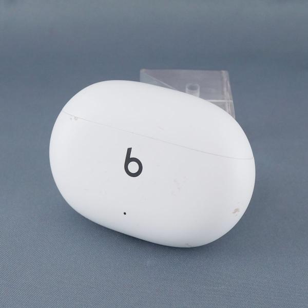 USED品です。【動作確認済み】ワイヤレスイヤホン「Studio Buds」の専用充電ケースです。※本体(イヤホン)は付属しません。こちらは充電ケースのみの販売です。※アルコール等にて清掃済みです。※当店は販売店の為、前所有者の購入時期、使...