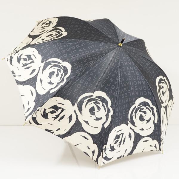 ★商品詳細★USED品です。上品な色合いの生地に大胆なローズプリントを施したアンブレラです。うっすらと浮かび上がるロゴが程よいアクセントとなっています。そして、こちらの最大の特徴は強風でひっくり返っても壊れづらい特殊な骨を使用した耐風使用で...