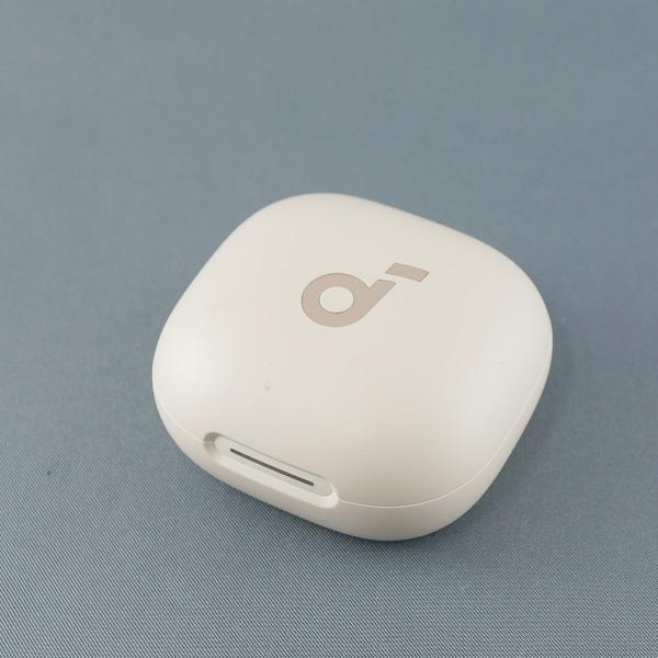 USED品ですが、比較的綺麗な一品です。【動作確認済み】サウンドコアの完全ワイヤスイヤホン「Soundcore P40i」の専用充電ケースです。（イヤホンは付属しません。ケースのみです。）※アルコール等にて清掃済みです。※当店は販売店の為、...