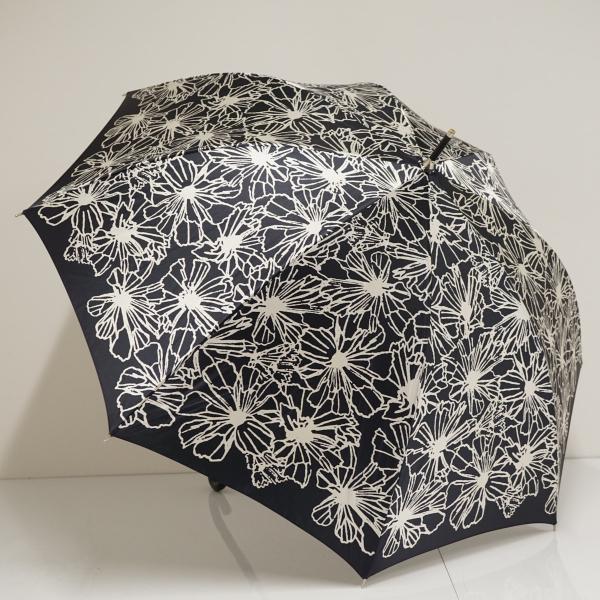 ★商品詳細★USED品ですが、比較的綺麗な一品です。光沢のあるブラックの生地にホワイトカラーでフラワーが全体に描かれているデザインです。また、手元はシンプルなブラックで、全体を同系統で仕上げています。さらに、グラスファイバー親骨を採用したフ...