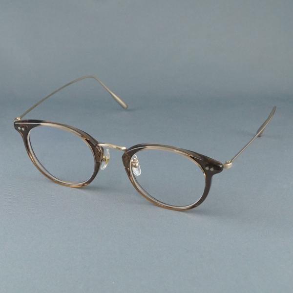 USED品ですが、全体的に綺麗な一品です。シンプル＆ニュースタンダードなボストンシェイプのコンビフレーム。ブリッジのメタル素材が上品なアクセントに。智の位置を高めに配置することで見た目にもすっきりと、小顔効果も期待できます。※度入りレンズで...
