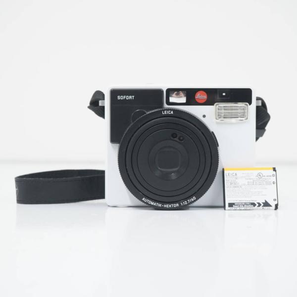 USED品ですが、全体的に綺麗な一品です。【動作確認済み】いつでも持ち歩きたい！富士フイルム“チェキ”のフィルムが使えるインスタントカメラ※バッテリーは充電確認等していないため、オマケ程度にお考えください。■コンディション・外観※軽微な小キ...