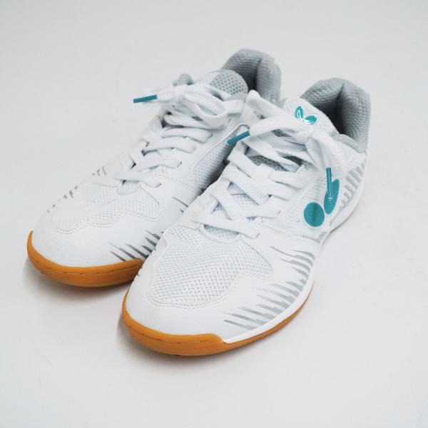 ★商品詳細★こちらはUSED品ですが、全体的に綺麗な一品です。素早く正確な動きを支える軽量・幅広モデルです。グリップ力に優れたアウトソール、軽量でしなやかなミッドソール、メッシュと補強素材を組み合わせて軽さと強さを両立したアッパーを搭載。「...