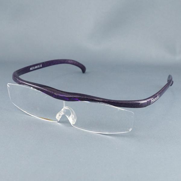 USED品です。大きく見えるメガネ型ルーペ「ハズキルーペ」。こちらは大きく見えるハズキルーペの機能はそのままに、薄く・軽く、小さく進化した"ハズキ コンパクト"モデルです。衝撃にも強く、ご自宅だけでなく、外出時にもお使いいただけます。※レン...