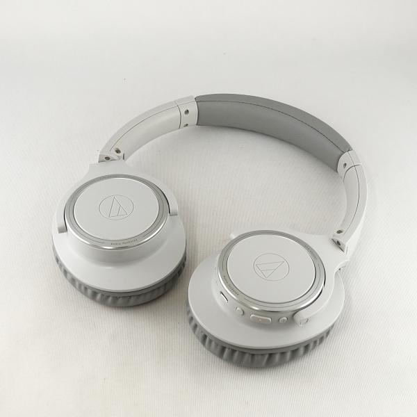 USED品ですが、比較的綺麗な一品です。【動作確認済み】軽快なボディのワイヤレスヘッドホンです♪※接続、動作確認はiPhoneSE（2nd）で行いました。※アルコール等にて清掃済みです。※当店は販売店の為、前所有者の購入時期、使用頻度は不明...