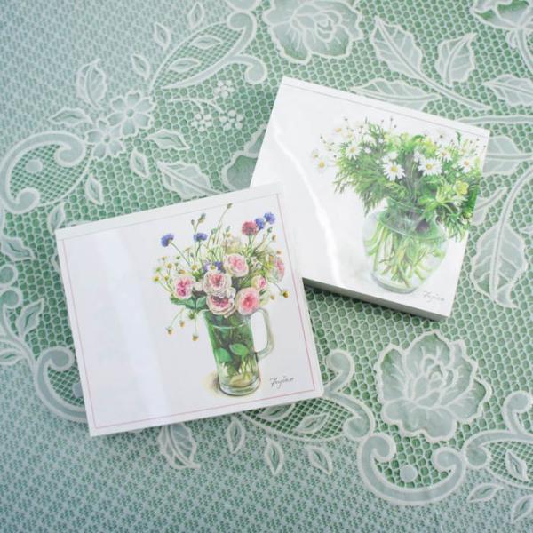 橋本不二子が手掛けたローズ柄ブロックメモ繊細なタッチで描かれたバラのイラストが何とも美しいブロックメモです。水彩画家『橋本不二子』が手掛けた4種の作品を各30枚、120枚綴りに仕上げました。普段のメモとしてはもちろん、ちょっとしたギフトカー...