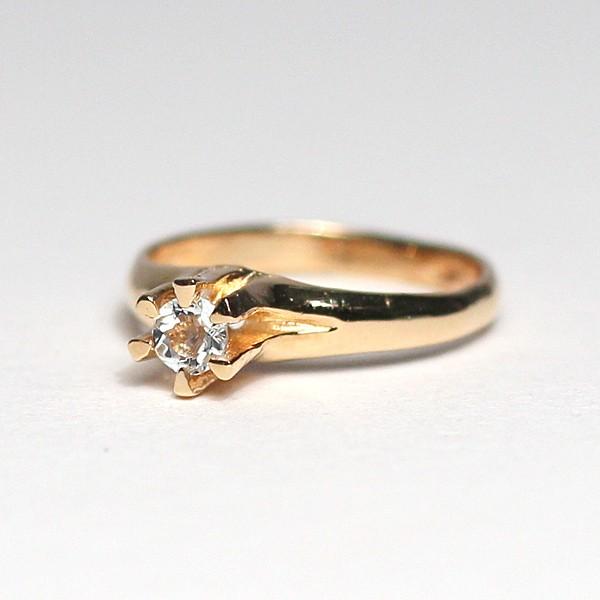 自分の生まれた月の宝石を身につけると、守護石として自分の身を危険から守ってくれたり、幸運が訪れると古くから言い伝えられてきました。小さくて可愛いK18製のベビーリングに3月の誕生石「アクアマリン」をセットしています。頑張った自分へのご褒美や...